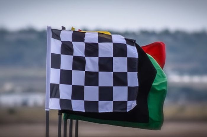 11 Jenis Bendera Isyarat MotoGP, White Flag hingga Bendera Papan Catur ...