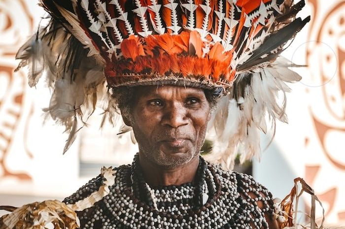 Properti Tari Perang Papua atau Tari Falabea - Adjar