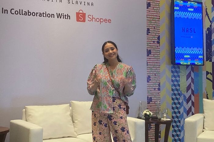 Nagita Slavina Bikin Koleksi Baju Lebaran 2023 Lewat NASL. Intip Yuk! - CewekBanget