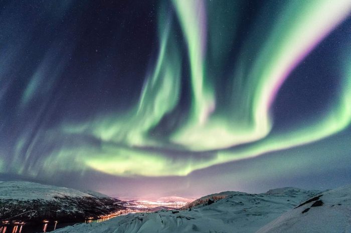 5 Fenomena Langit yang Indah, Ada Pelangi Api hingga Hujan Meteor - Bobo