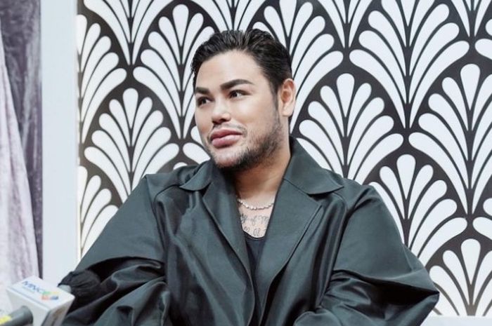 PANGLING Lihat Wajah Ivan Gunawan saat Masih Kecil, Parasnya Bule Abis ...