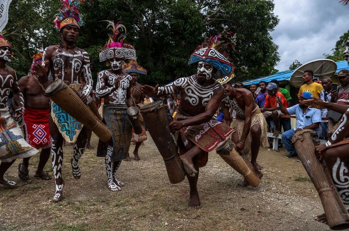 Festival Munara Beba: Usaha Pelestarian Adat Biak Karon & Alam Lautnya ...