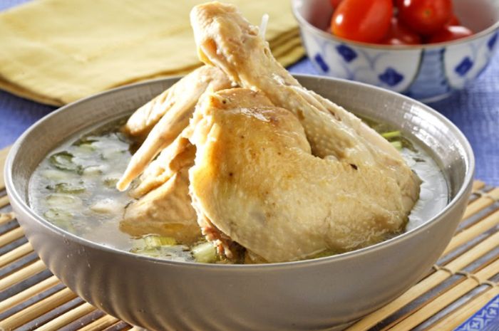 Resep Ayam Rebus Berbumbu, Menu Sahur Berkuah Sedap Dengan 8 Bahan ...