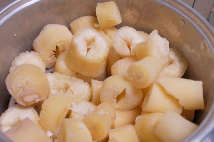 Cara Mengukus Singkong Agar Hasilnya Empuk, Pulen, dan Merekah ala ...