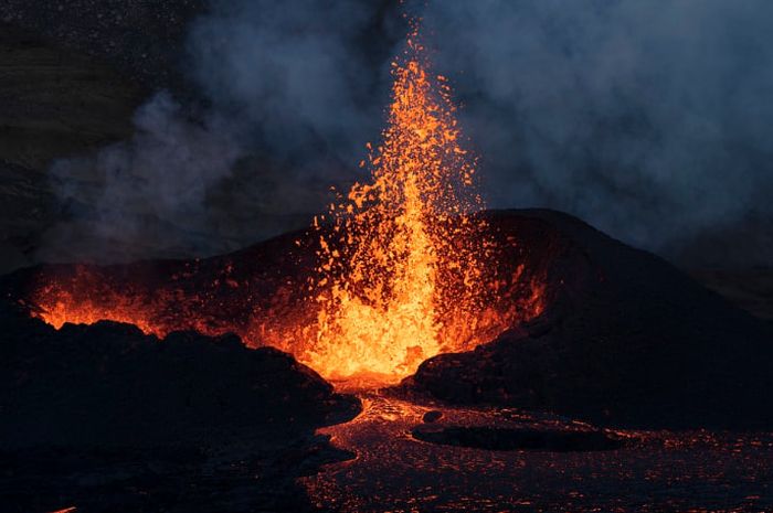 8 Fakta Menarik Gunung Berapi, Simbol Dewa Api Bangsa Romawi - Kids