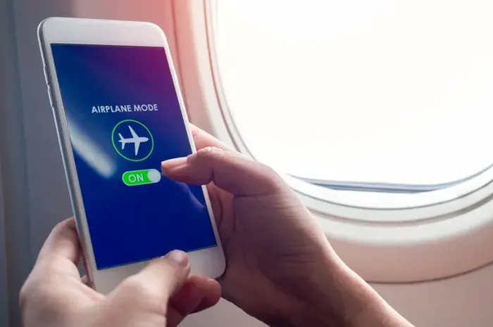 Bukan Cuma di Pesawat, Ini 5 Kegunaan Airplane Mode untuk Sehari-hari - CewekBanget