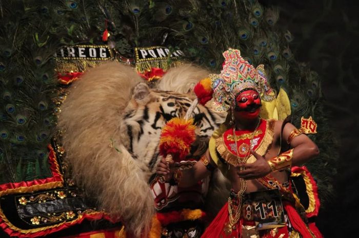 Properti Tari Reog, Tarian Tradisional Khas Ponorogo - Adjar