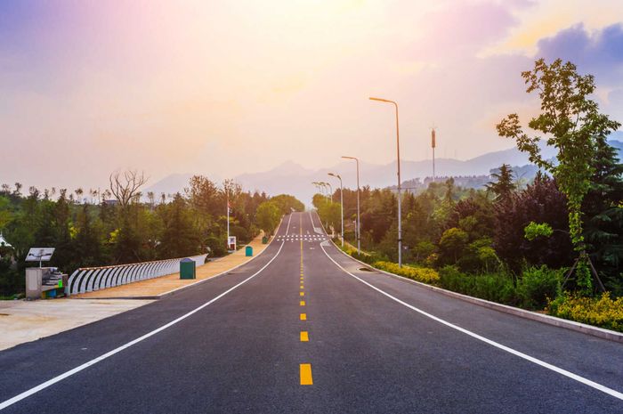 Sering Ditemukan di Jalan Raya, Apa Beda Marka Jalan Warna Kuning dan ...