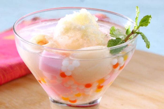 Resep Es Leci Jeli, Minuman Segar Dengan Tampilan yang Berwarna Warni ...