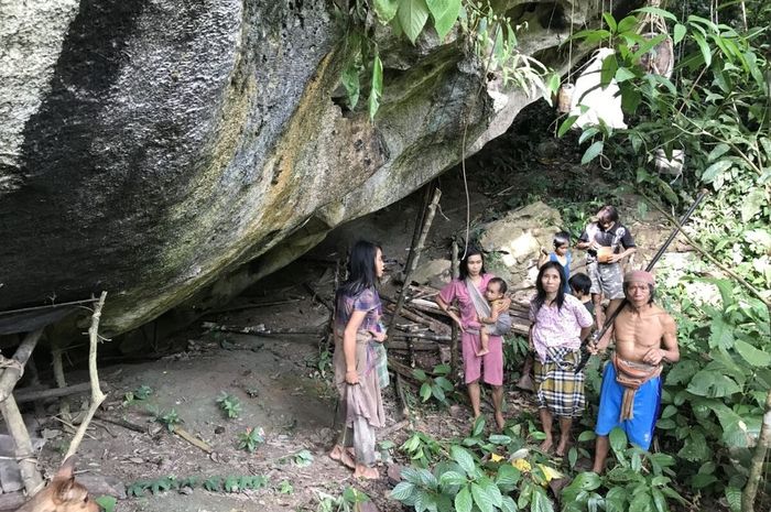 Dikenal Sebagai Penjaga Hutan Kalimantan, Begini Tradisi Hidup Suku ...