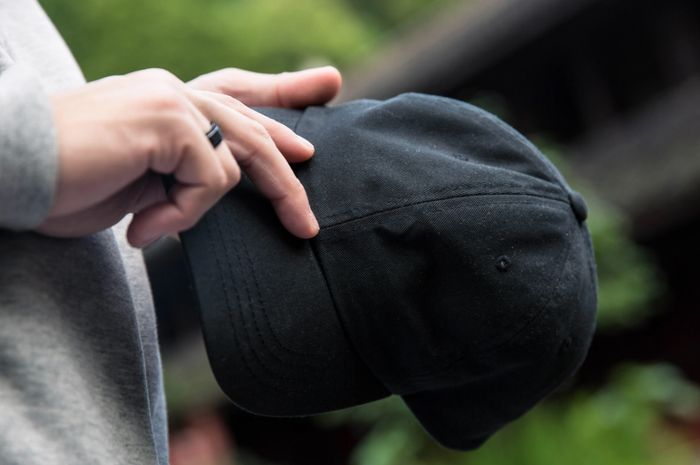 Jadi Rahasia Laundry, Begini Cara Mencuci Topi agar Tidak Berubah ...