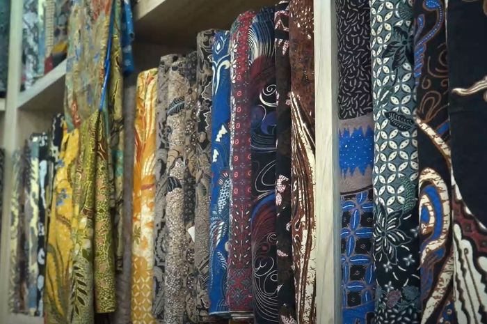 Belanja Kain dan Jahit Baju Batik Tulis Mewah di Texstylez REVO Mall ...