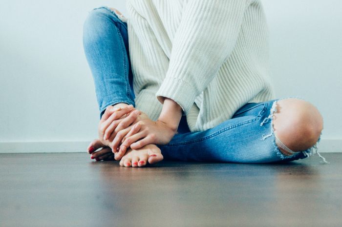 Cara Mutihin Lutut Kaki yang Hitam Supaya Jadi Bersih dan Mulus - Stylo