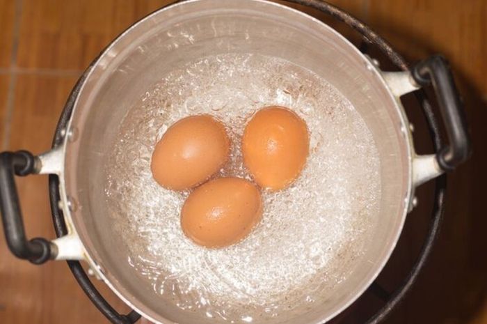 Mulus dan Gak Retak Sama Sekali, Cara Merebus Telur Agar Tidak Pecah, Cuma Masukkan 2 Bahan ...