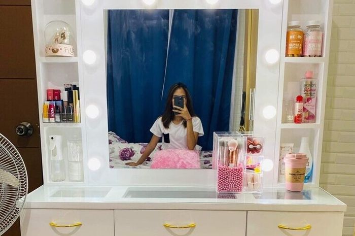 Cara Membersihkan Cermin Meja Rias yang Buram Agar Selalu Kinclong ...