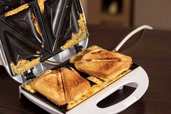 Jangan Asal Dilap dengan Air, Begini Cara Membersihkan Pemanggang Roti ...