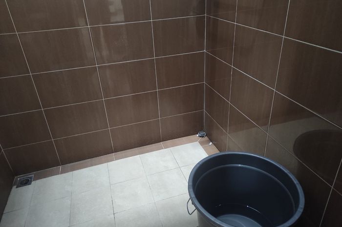 Kamar Mandi Bau Pesing Padahal Sudah Disiram Berkali-kali? Ini Tips ...