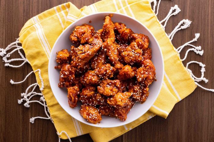Resep Yangnyeom Chicken Bikinan Taehyung dan Choi Woo Shik di Jinny's ...