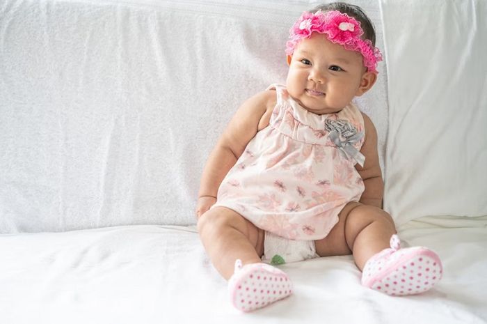 15+ Rangkaian Nama Bayi Perempuan Cantik Modern Awalan Huruf C 3 Kata ...