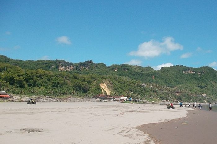 6 Pantai Ramah Anak di Yogyakarta yang Aman untuk Berenang - Bobo