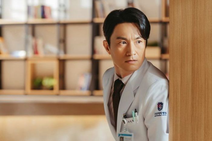 Doctor Cha Jadi Drama Hits, Kim Byung Chul si Dokter Tukang Selingkuh ...