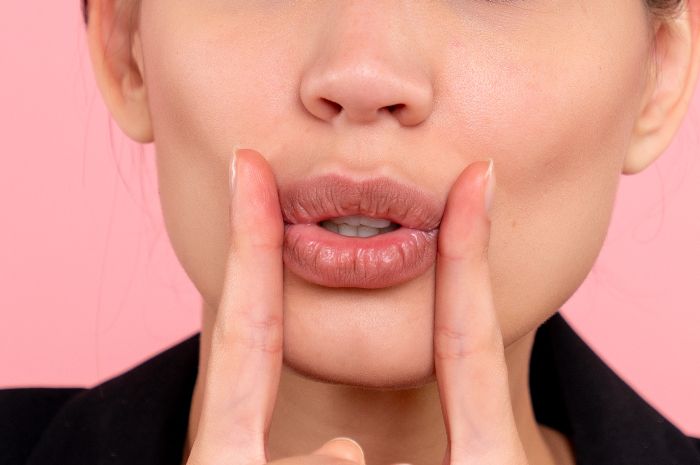 Cara Mengatasi Bibir Hitam, Cukup Gunakan 4 Bahan Alami Ini Dijamin Bisa Terlihat Cerah - Grid Pop