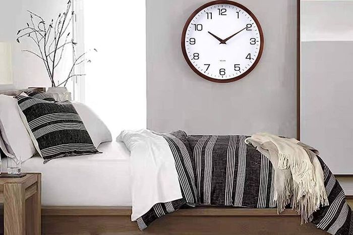 Yang Masih Suka Gantungkan Jam Dinding di Kamar Tidur Segera Singkirkan ...