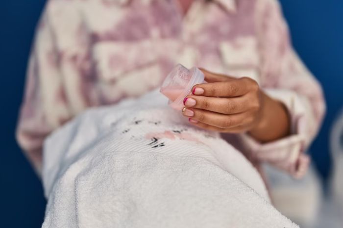 Cara Menghilangkan Noda Pulpen di Baju, Bekas Tinta Hilang Pakai Ini ... Cara Menghilangkan Noda Pulpen di Baju, Bekas Tinta Hilang Pakai Ini ...