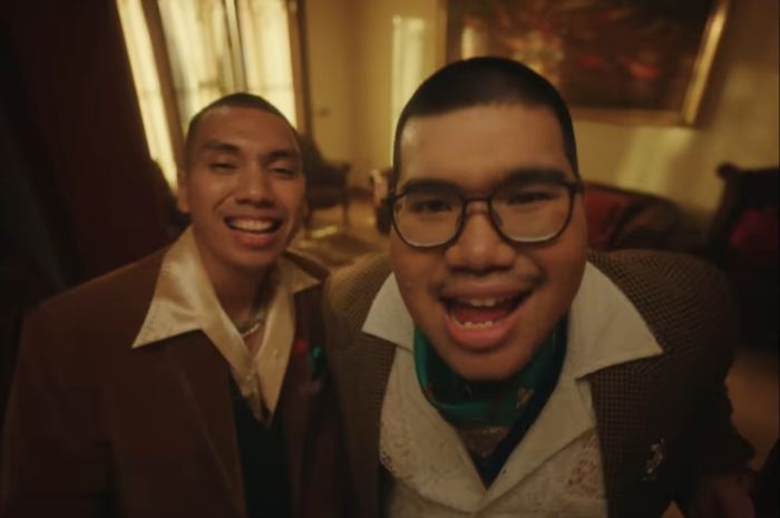 Rayi Putra Kolaborasi dengan Kaleb J di Lagu Baru 'Come Over', Ini ...