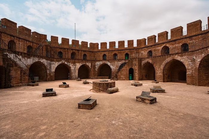 5 Arsitektur Peninggalan Peradaban Persia, Salah Satunya Istana ...