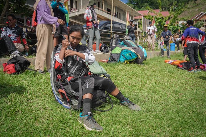 Pesona Paralayang Desa Wayu, Melihat Kelestarian Sigi dari Ketinggian - National Geographic