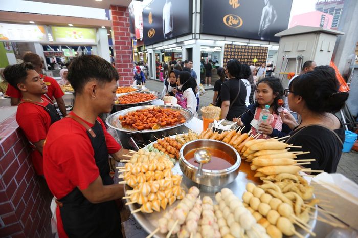 Rekomendasi Jajanan Viral di PRJ, Cobain Korean Food hingga Snacktok ...