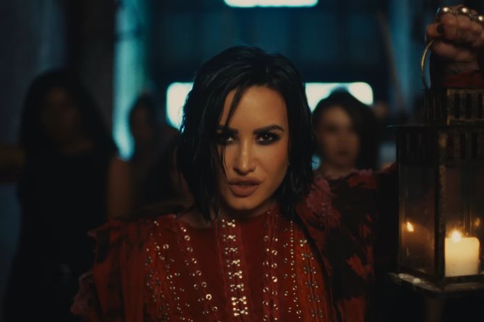 Lirik Lagu Baru Demi Lovato – Swine, Suarakan Protes ke Pemerintah ...