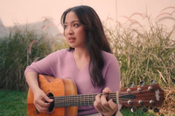 Lagu Baru Bernadya 'Terlintas', Liriknya Galau Soal Dilema Perpisahan