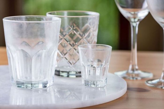 Malu Kalau Dipakai untuk Tamu, Padahal Bikin Gelas Kusam Kembali ...