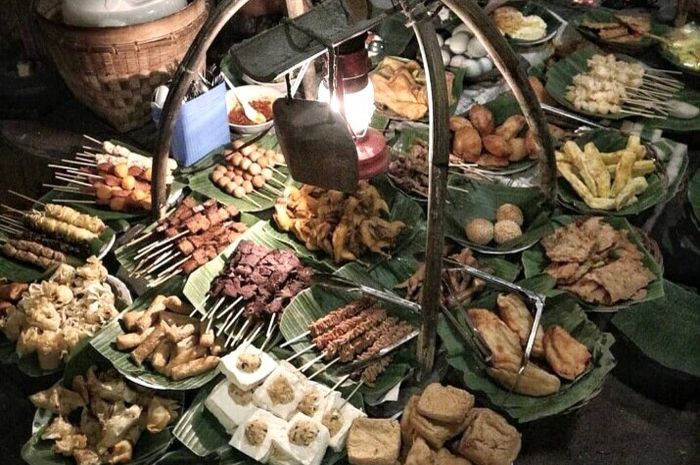 6 Rekomendasi Angkringan Terkenal dan Enak di Solo, Pernah Coba? - Bobo