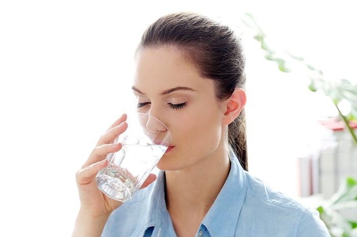 Benarkah Kurang Minum Air Putih Jadi Penyebab Kulit Kusam? Simak Kata ... Benarkah Kurang Minum Air Putih Jadi Penyebab Kulit Kusam? Simak Kata ...