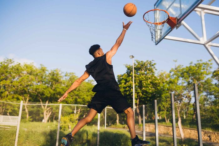 Mengenal Permainan Bola Besar dan Manfaatnya, Materi PJOK Kelas 6 SD - Bobo