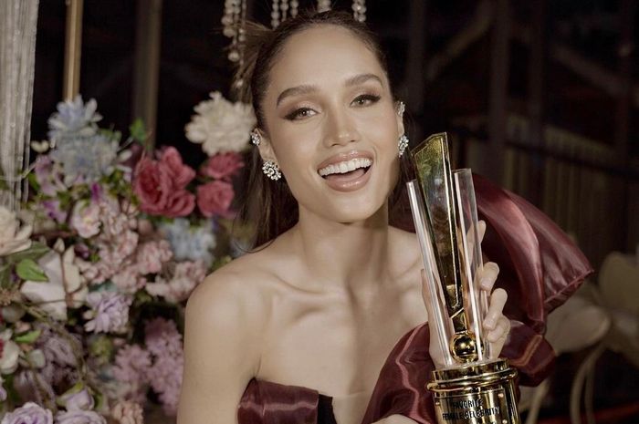 Cinta Laura Terpilih Jadi Selebriti Wanita Terfavorit! Intip ...
