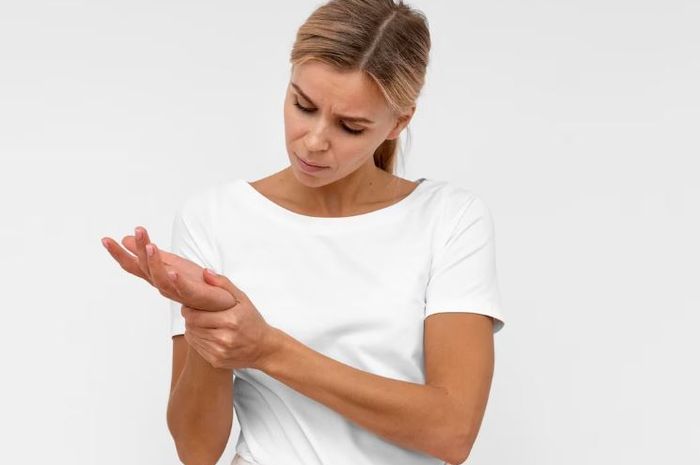 Waspadai Kalau Tangan Kebas Tiba-tiba, Bisa Jadi Gejala Ada Masalah ...