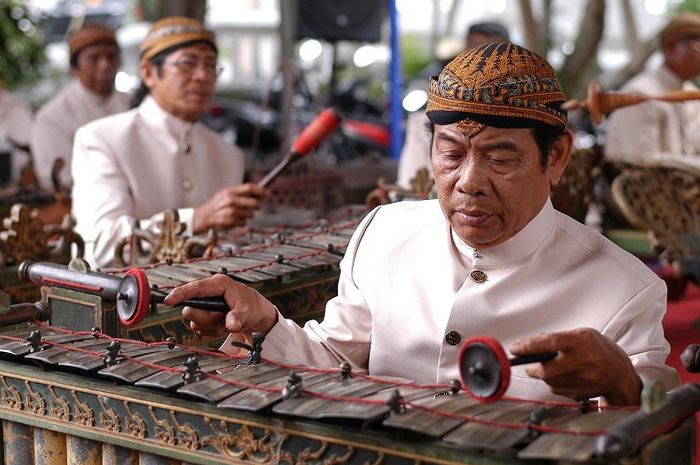 Nama Alat Musik Tradisional dari 38 Provinsi di Indonesia - Adjar