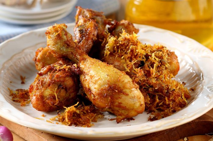 Resep Ayam Goreng Kuning Tabur Serundeng, Menu Rumahan Dengan Cita Rasa Klasik - Sajian Sedap
