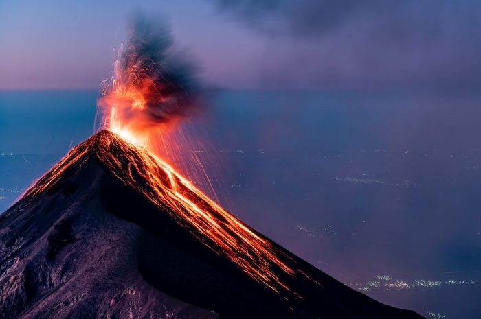 Mengapa Magma Tersembur dari Gunung saat Fenomena Alam Erupsi Terjadi ...