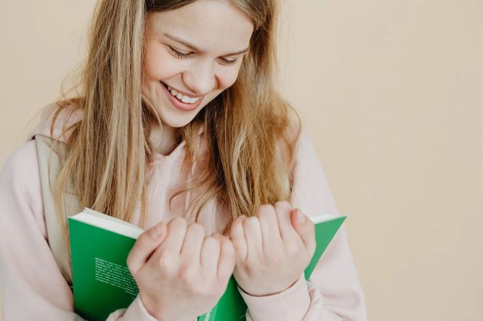 Jadikan Rutinitas Ini Manfaat Membaca Buku Untuk Kesehatan Mental