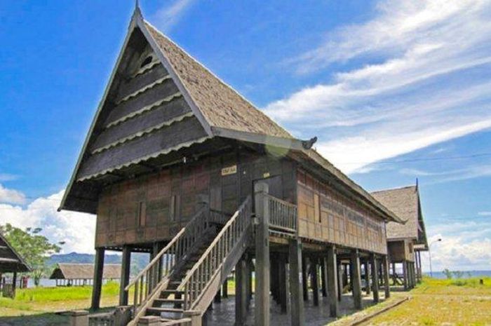 Inilah 7 Ciri Khas Rumah Adat Sulawesi Barat dan Filosofinya - Intisari