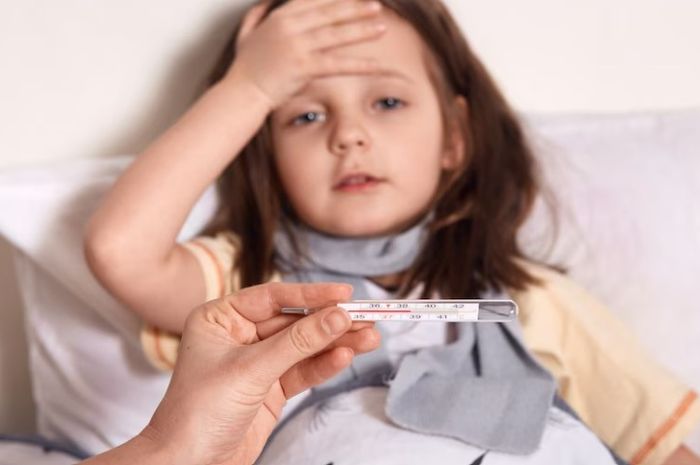 Mitos atau Fakta, Bolehkah Anak Mandi Saat Kondisi Demam? Ini Penjelasannya - Nakita