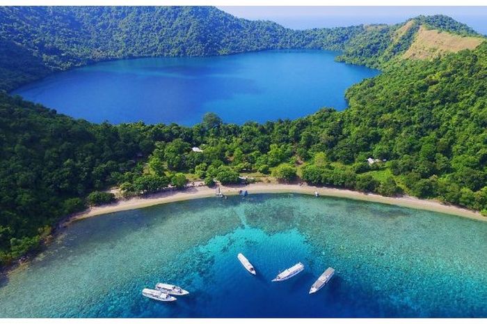 Fenomena Alam Unik, Benarkah Air Danau Satonda Lebih Asin dari Laut? - Bobo