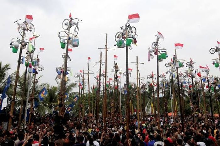 Makan Kerupuk Hingga Panjat Pinang, Ini Sejarah dan Makna Lomba 17an di ...