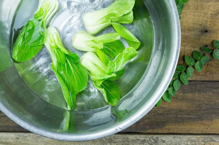Iseng Rendam Sayur ke Dalam Air Es Sebelum Dimasak, Setelah Matang ...
