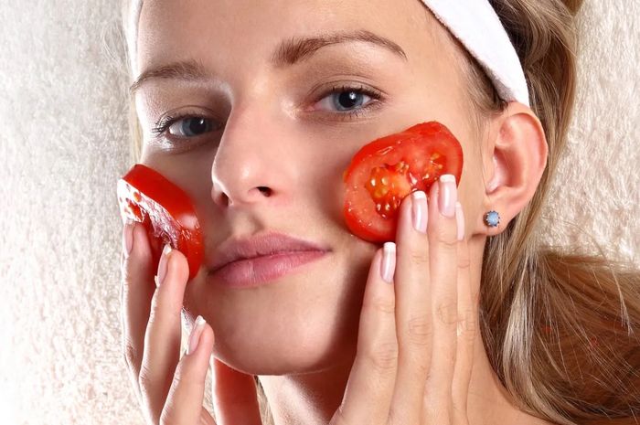 Cara Membuat Masker Tomat Tanpa Campuran untuk Memutihkan Wajah, Aman! - Stylo